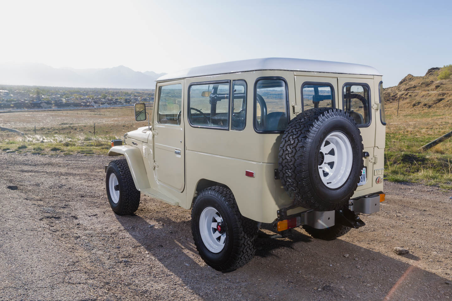 Beige Toyota Land Cruiser | dav.d photography